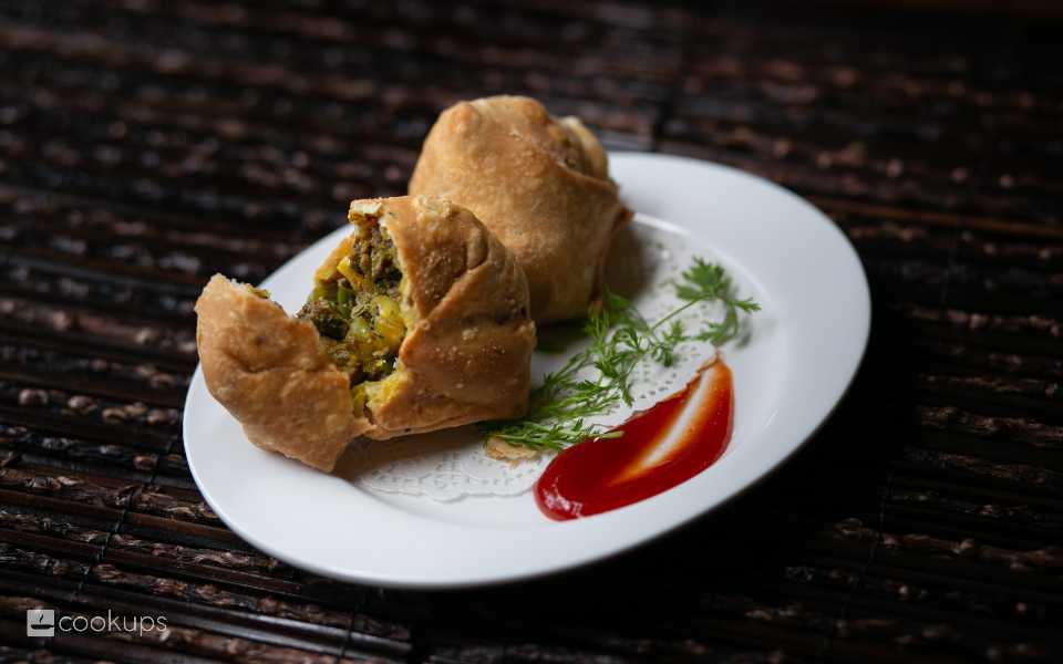 5 Pieces Frozen Kolijar Shingara - Cookups